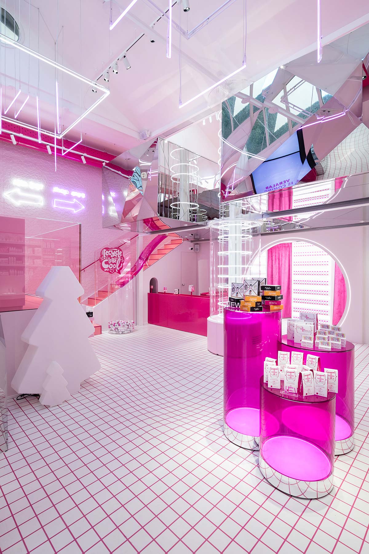 Veralab Flagship Store - Luxury RetailLuxury Retail